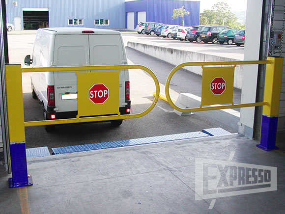 Swivelling dock barrier Expresso