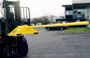 Coil boom for forklift truck