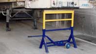 Standard safety trestle trailer jack