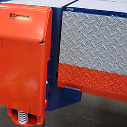 Mini niveleur à lèvre basculante et zone refuge