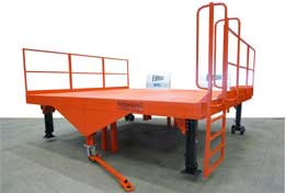Height-adjustable mobile loading table