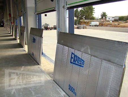 Loading ramps - Sliding drawbridge leveler